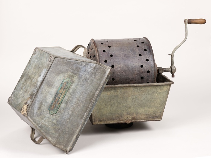 By Hand or by Machine? | Museum of Ethnography